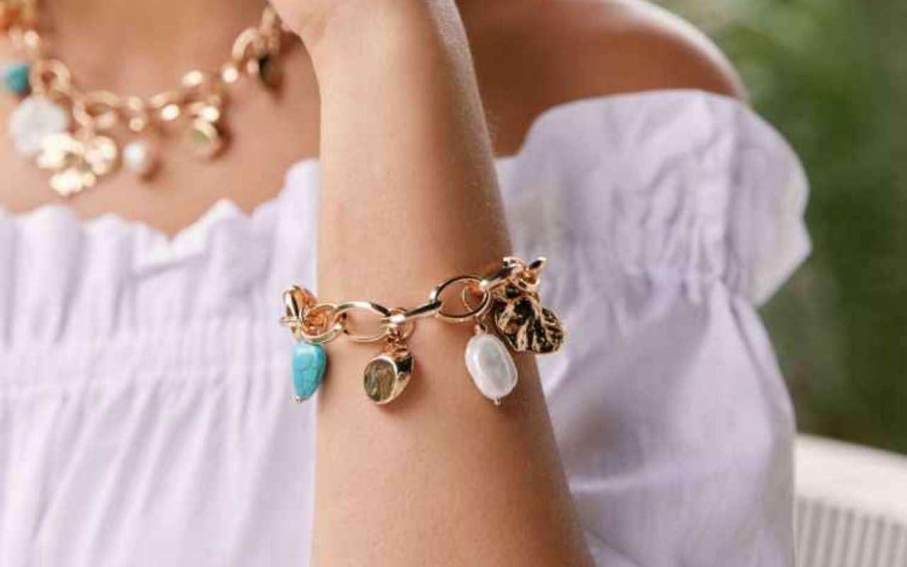 Find Out The Types Of Bracelet Clasps And How To Tie A Bracelet Yourse find-out-the-types-of-bracelet-clasps-and-how-to-tie-a-bracelet-yourse